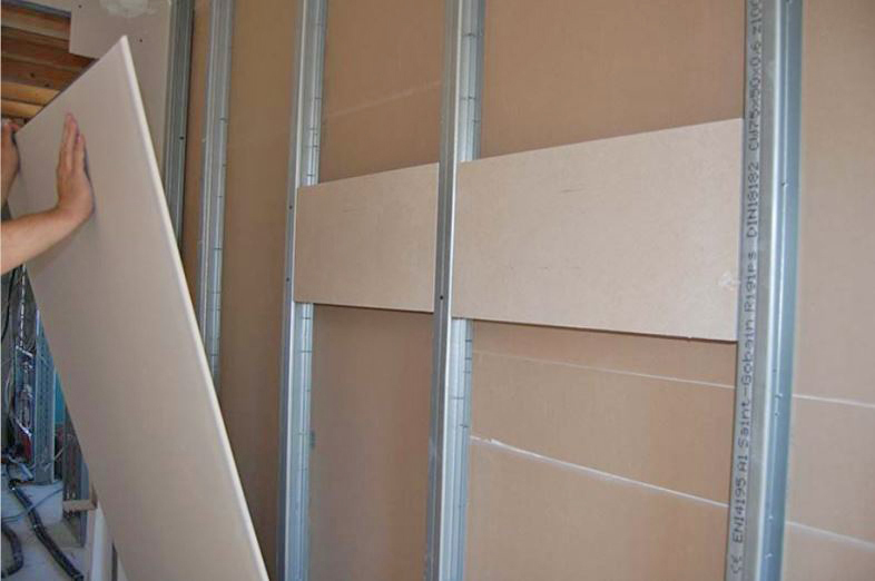 Traverse aus Gipsfaser - bauhandwerk