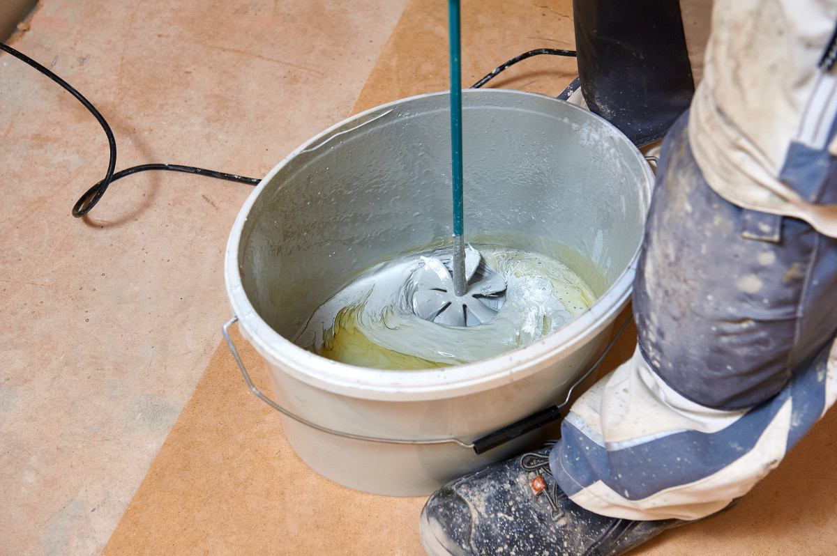 Weiße Wanne mit Mikrokristallen - bauhandwerk