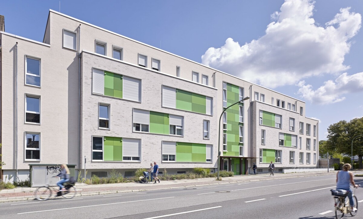 Klinker, Farbe, Putz und Fassadenplatten auf WDVS beim ...