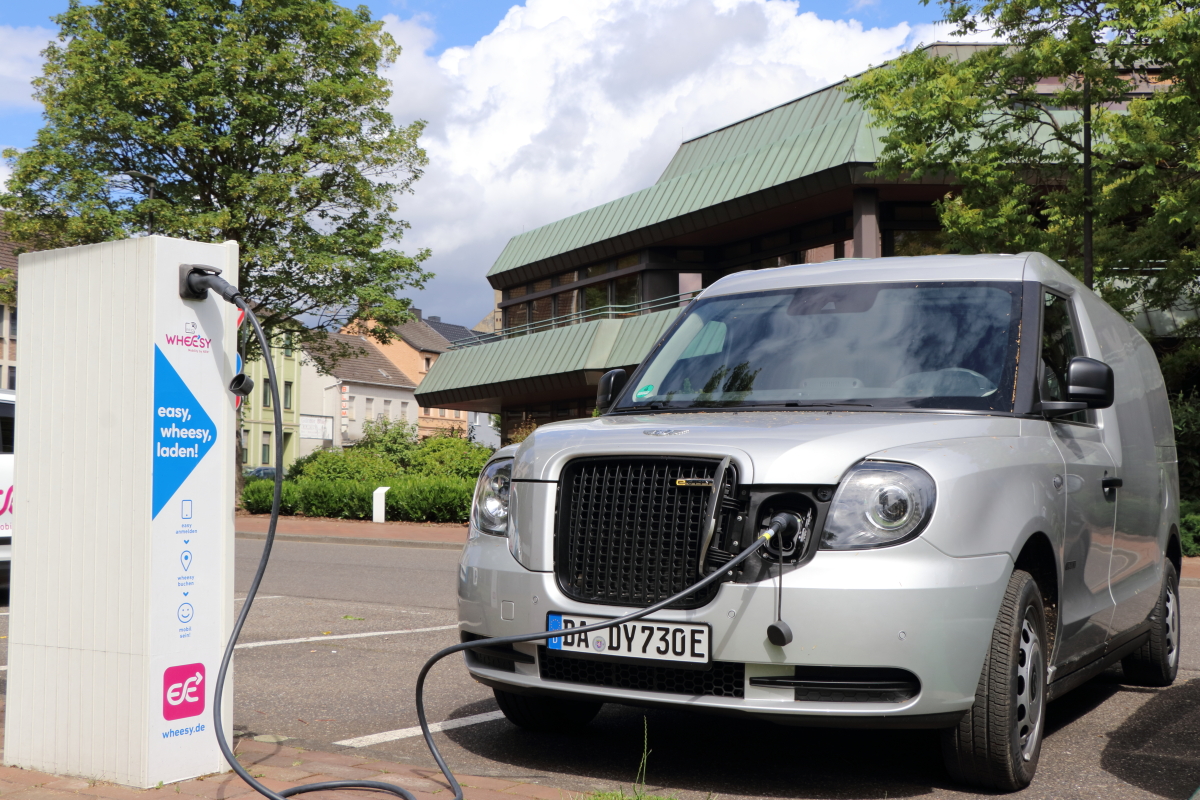 Probefahrt mit dem VN5 des britischen Herstellers LEVC - bauhandwerk