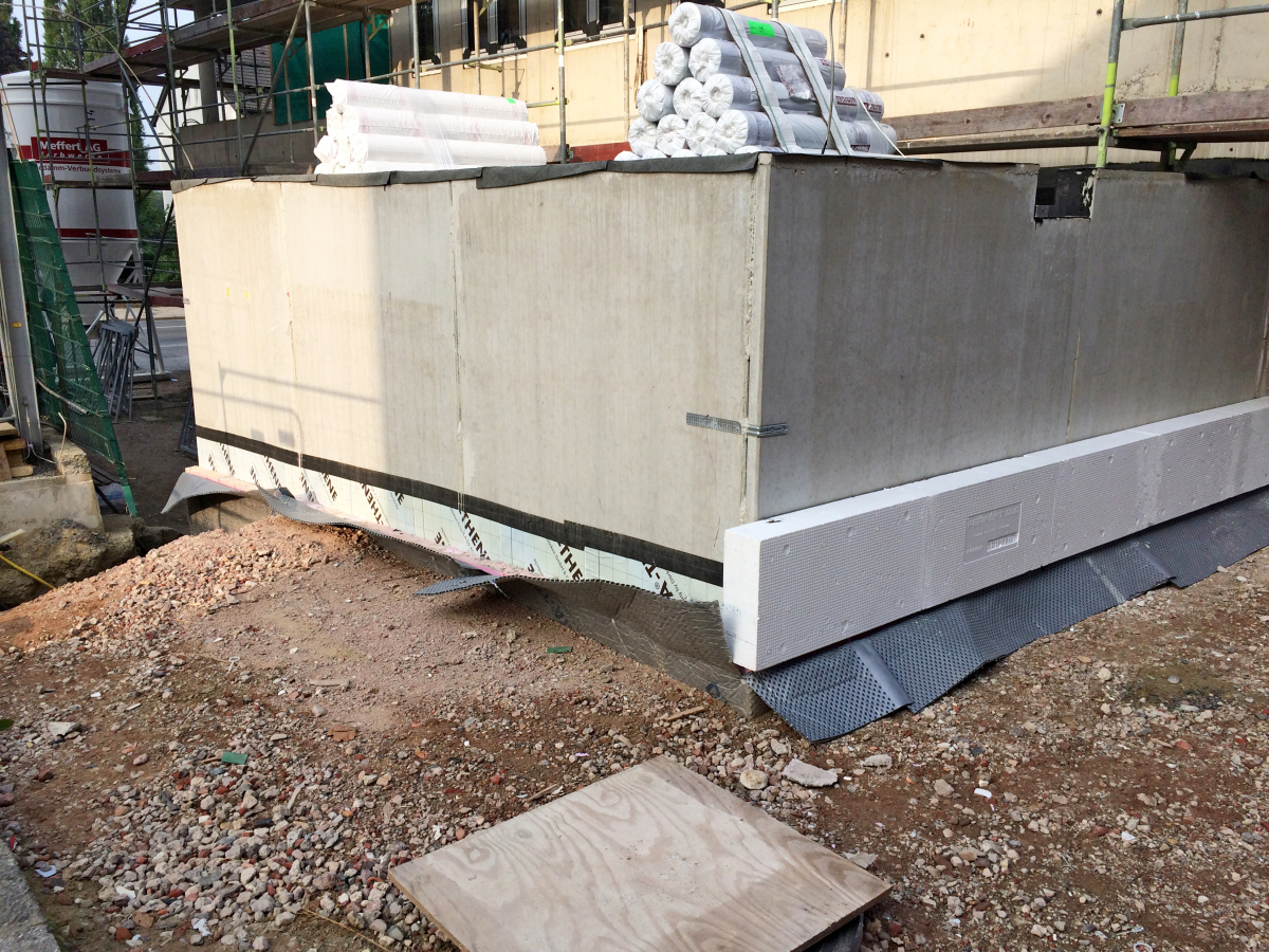 Sockel fachgerecht abdichten - bauhandwerk