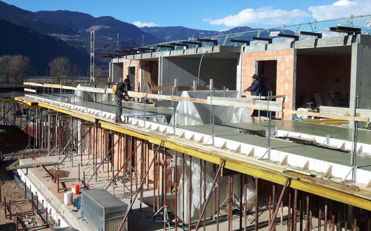 Neubau der Ferienwohnungen des Feldhofs in Vilpian in Südtirol ...