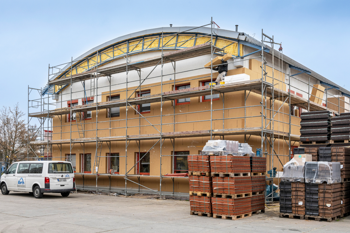 Energetische Sanierung eines Baustoffmarktes in Leipzig mit einem WDVS ...