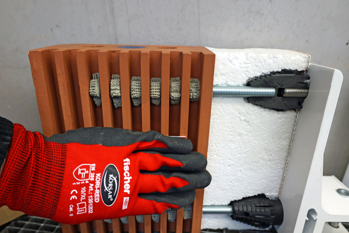 Abstandsmontagesystem „TherMax“ von fischer für mittelschwere bis ...