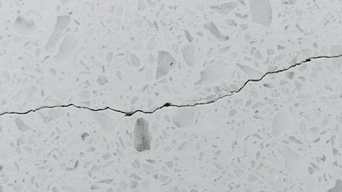 Betonrisse reparieren - bauhandwerk