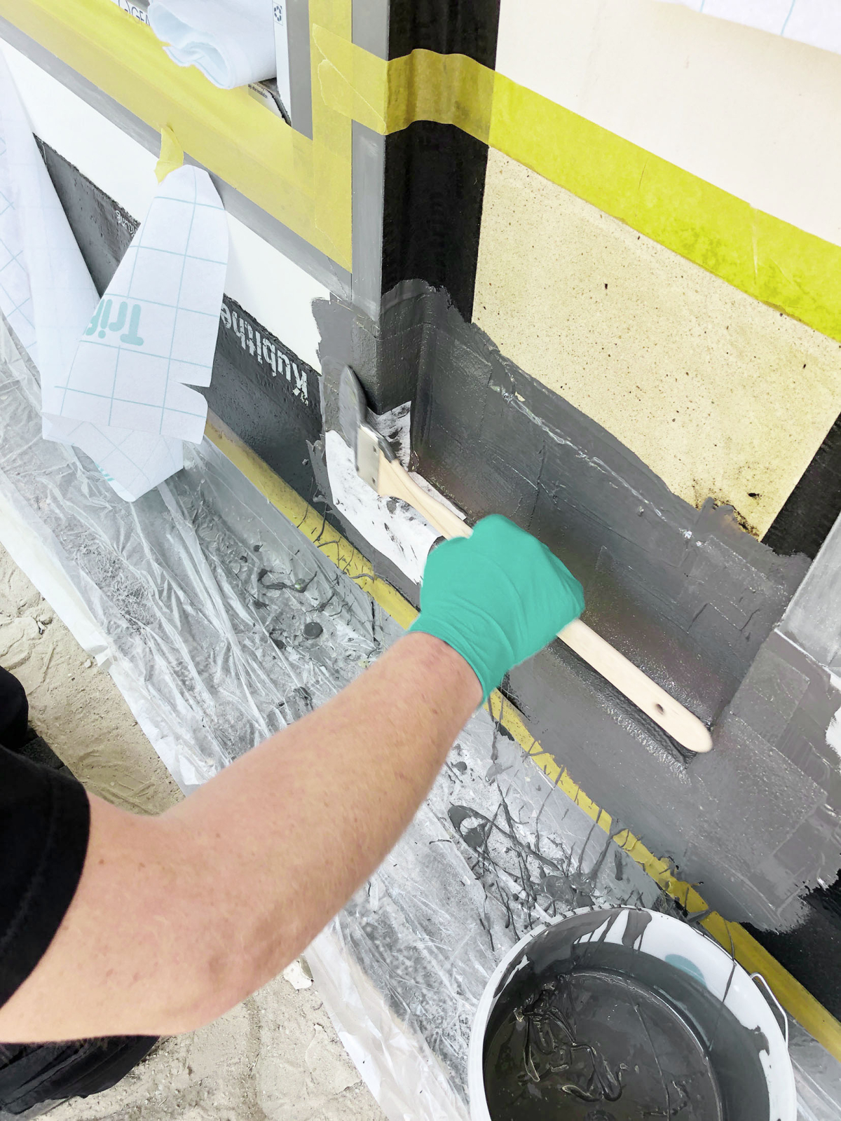 Abdichtung von bodentiefen Fenstern und Türen an der Kindertagesstätte ...